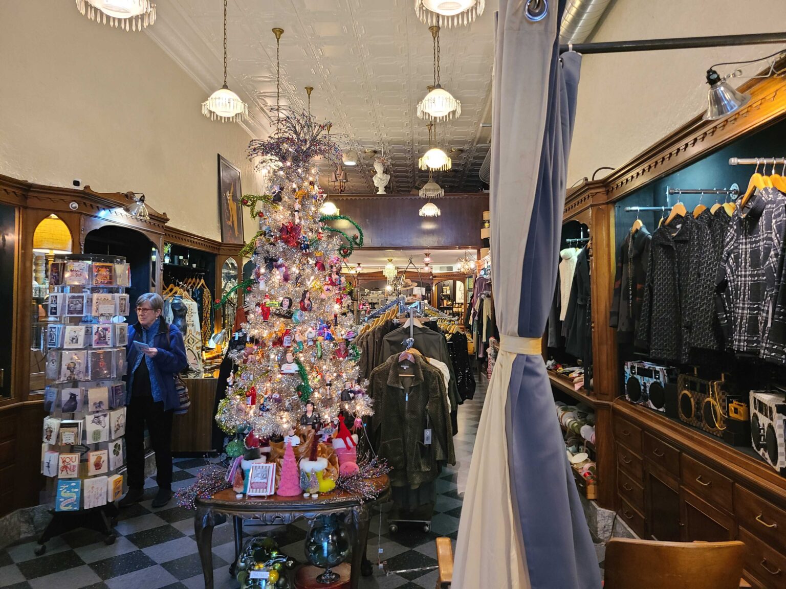 Holiday season is make or break for downtown Salem’s retail “tiny ...