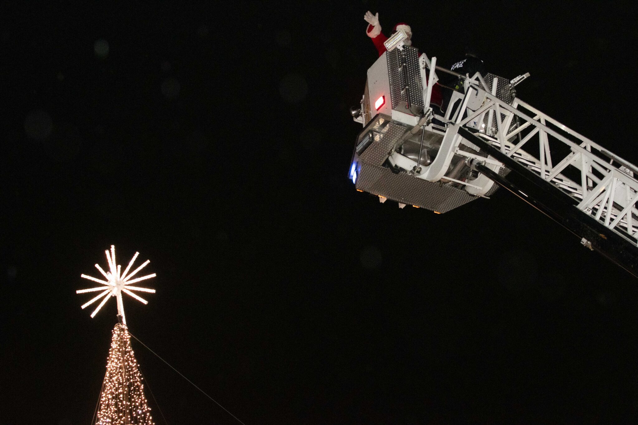 Salem holiday parade returns for fourth year with snowball fights, hot ...