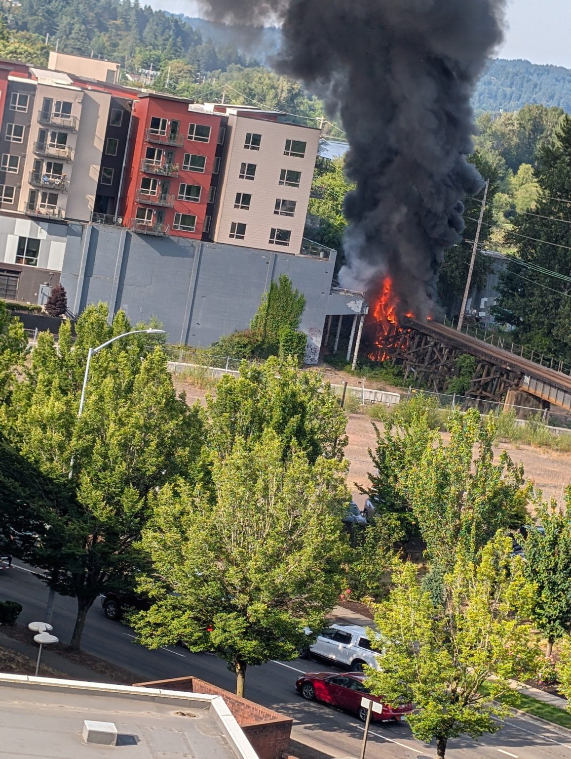 Firefighters quickly extinguish Monday morning railroad fire - Salem ...
