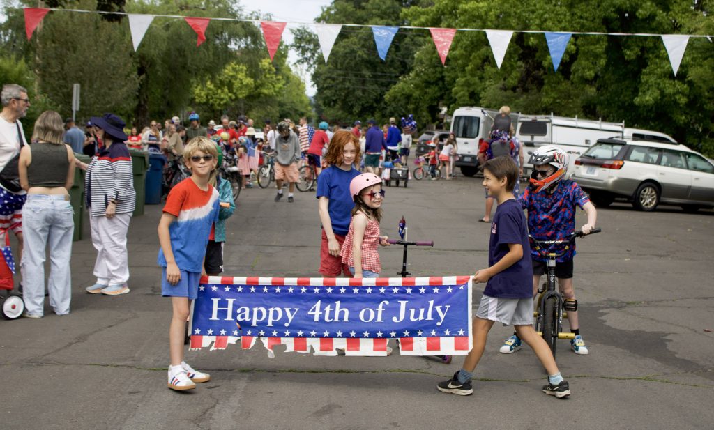 PHOTOS: Neighbors celebrate Fourth of July with Court-Chemeketa parade ...