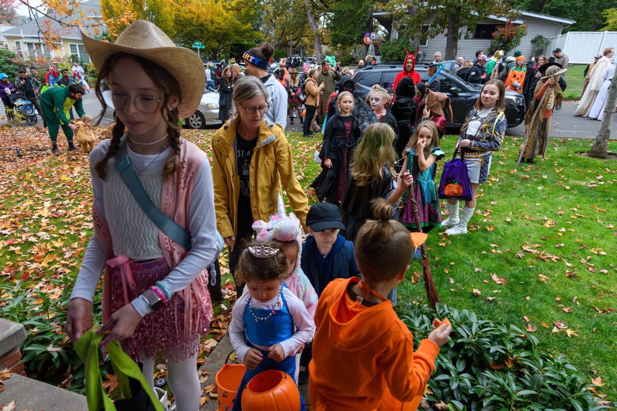 PHOTOS: Fairmount Halloween Parade draws a crowd - Salem Reporter